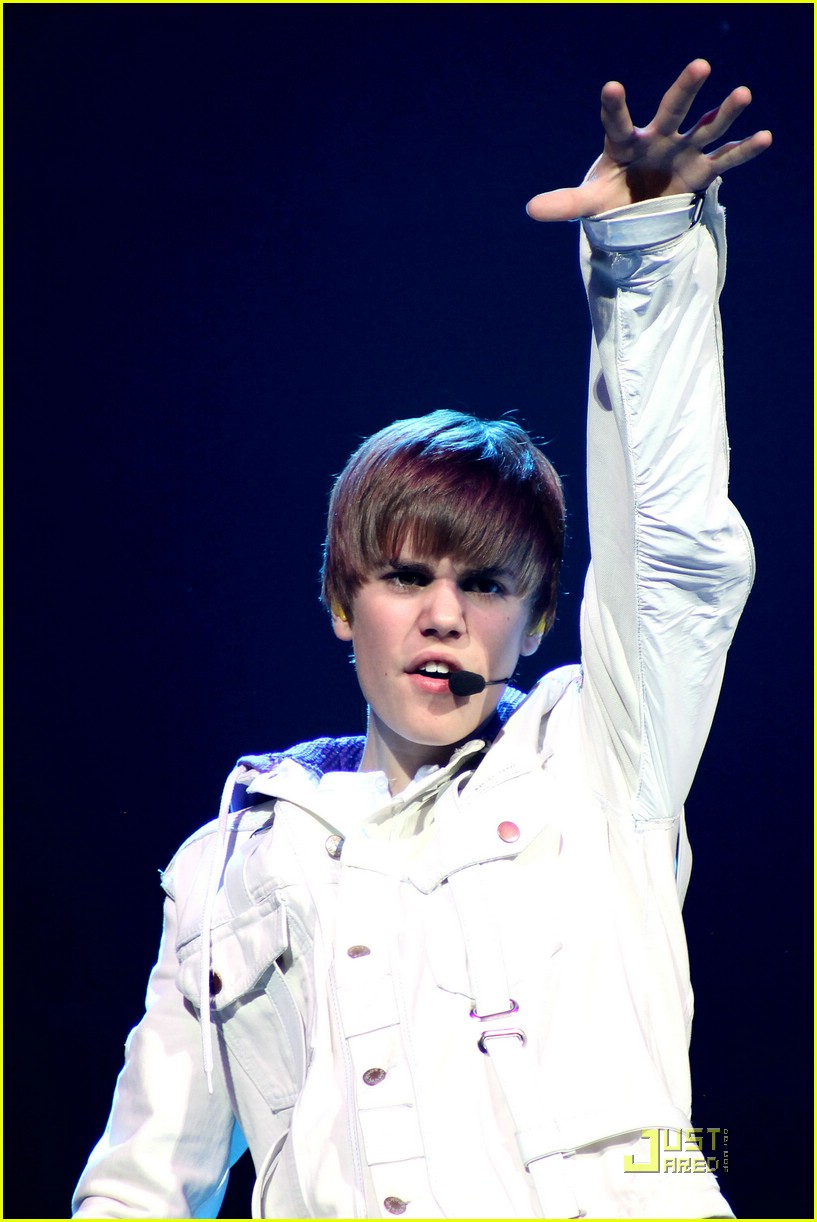 Justin Bieber: Cake in Canada! | Photo 395153 - Photo Gallery | Just ...