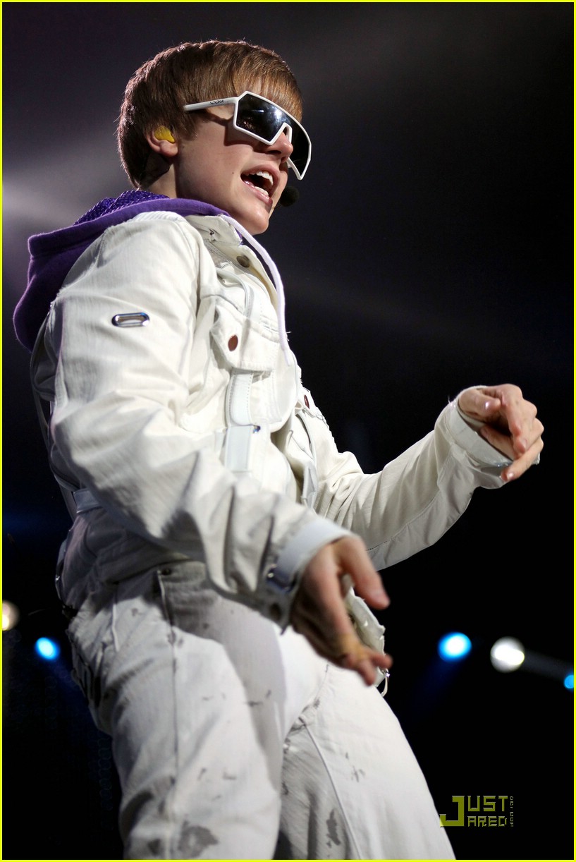 Justin Bieber: Cake in Canada! | Photo 395155 - Photo Gallery | Just ...