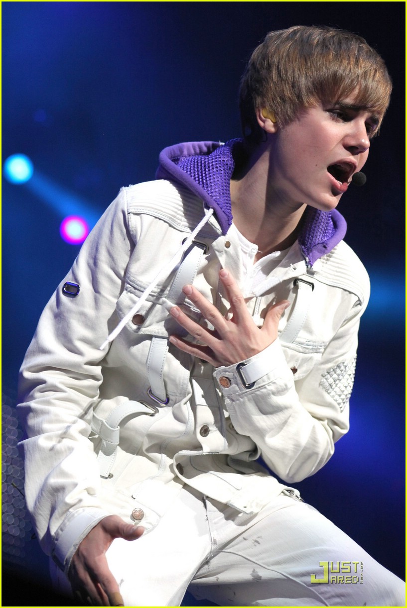 Justin Bieber: Cake in Canada! | Photo 395159 - Photo Gallery | Just ...