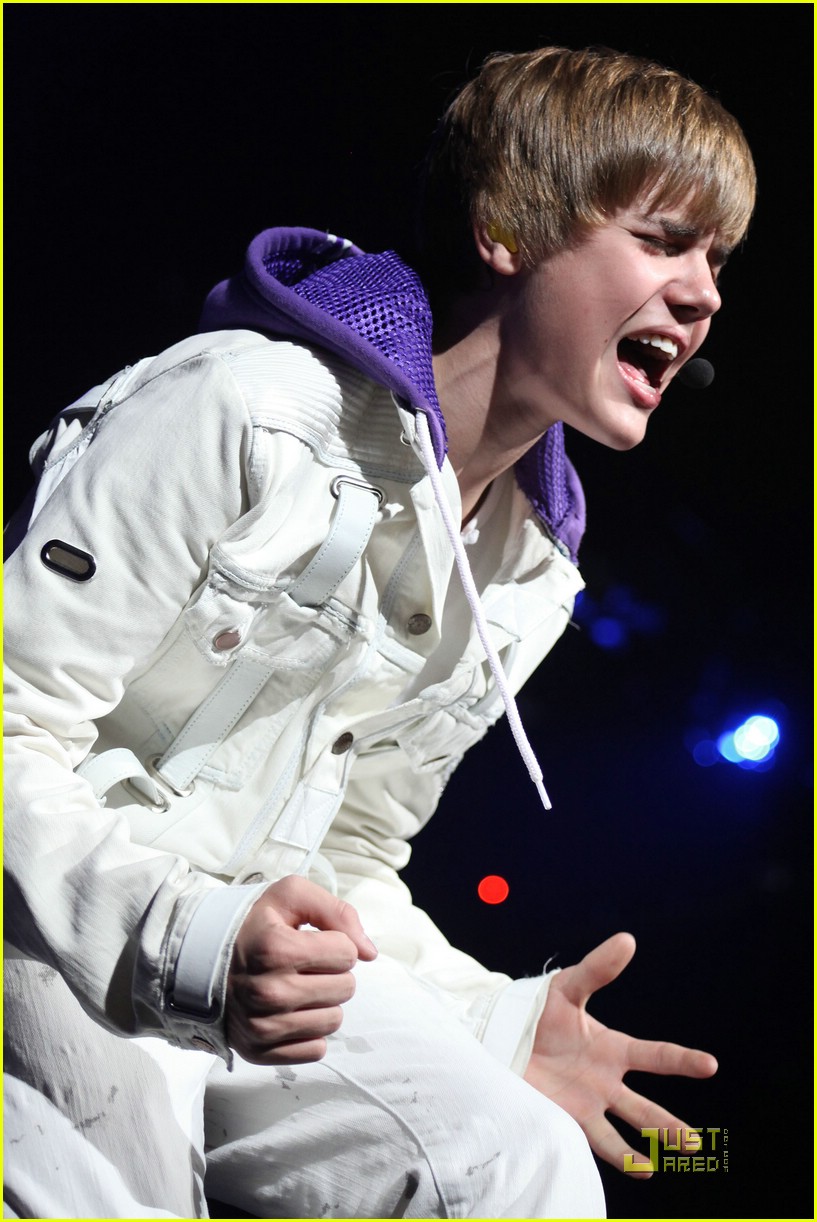 Justin Bieber: Cake in Canada! | Photo 395160 - Photo Gallery | Just ...