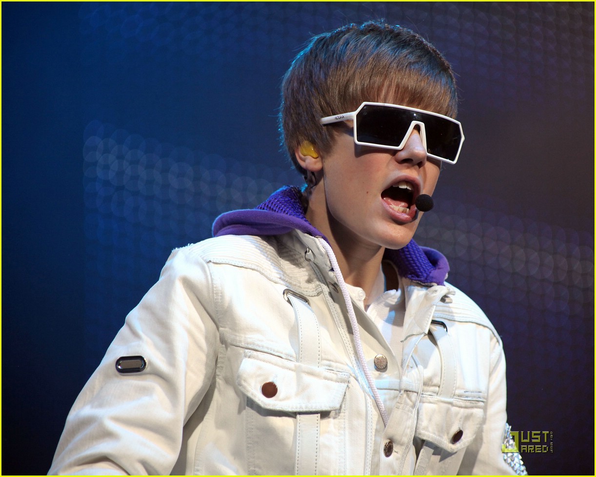 Justin Bieber: Cake in Canada! | Photo 395164 - Photo Gallery | Just ...