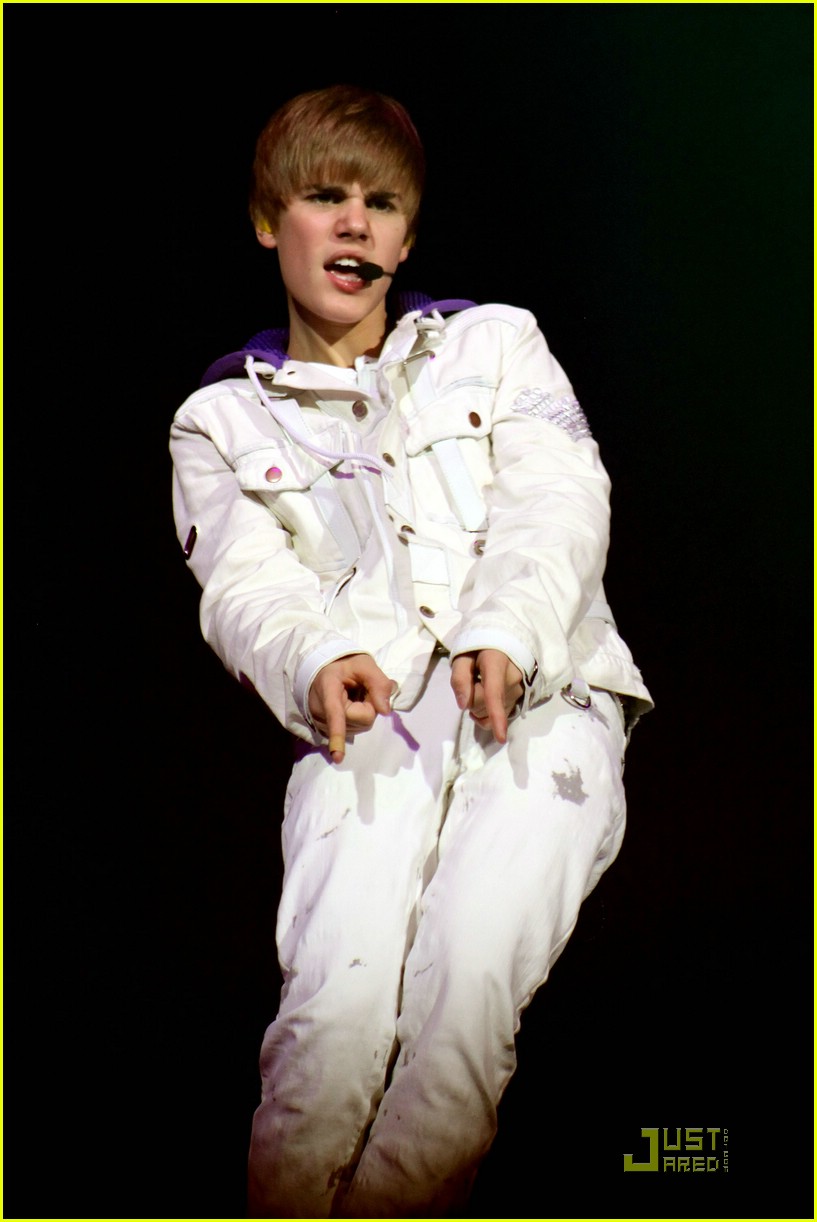 Justin Bieber: Cake in Canada! | Photo 395172 - Photo Gallery | Just ...