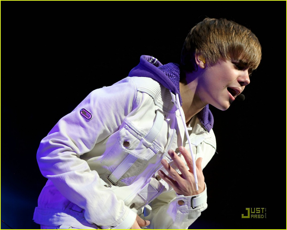 Justin Bieber: Cake in Canada! | Photo 395177 - Photo Gallery | Just ...