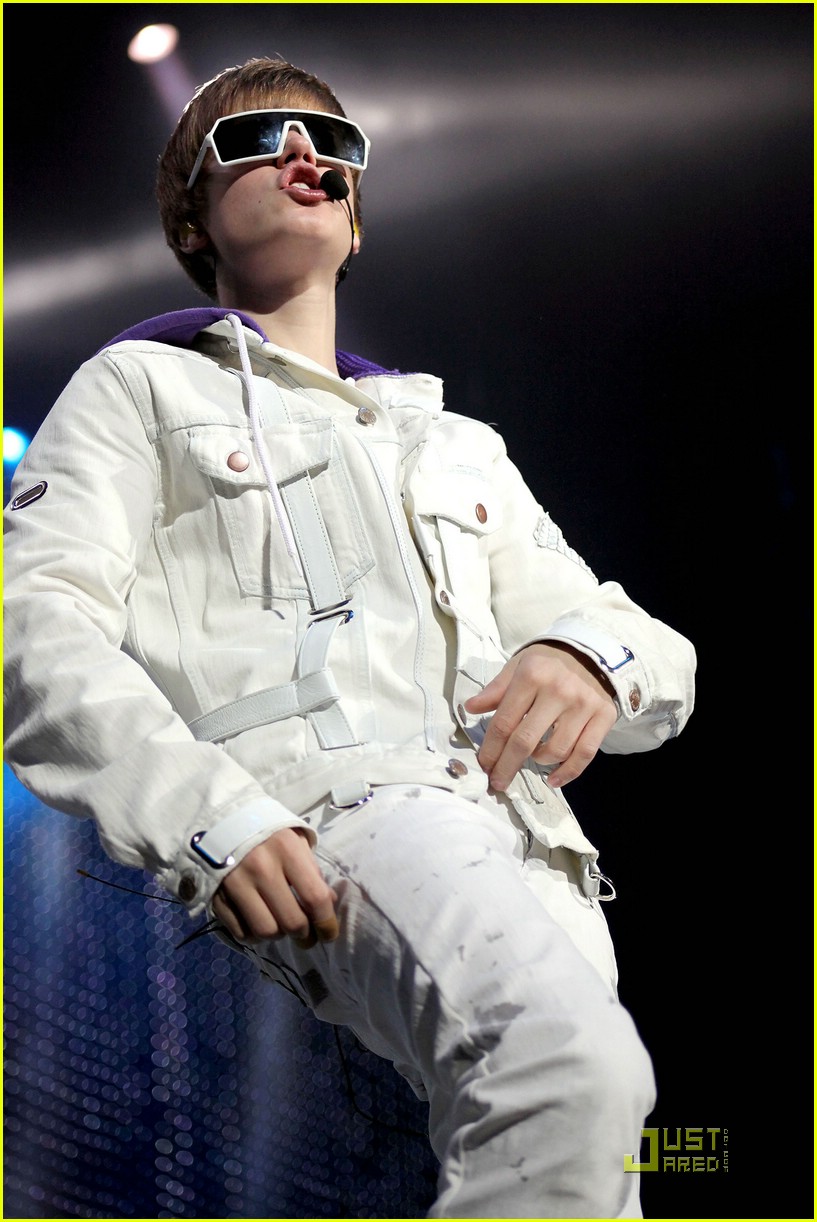 Justin Bieber: Cake in Canada! | Photo 395179 - Photo Gallery | Just ...