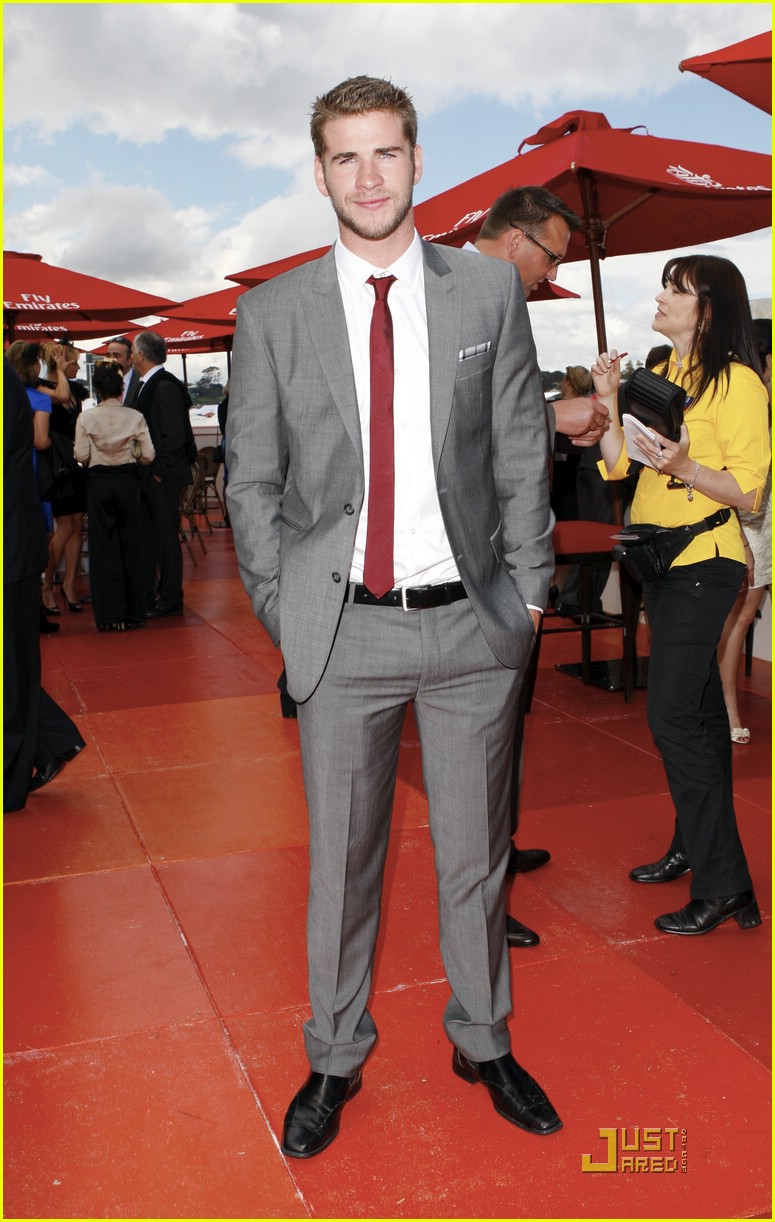 Liam Hemsworth: Melbourne Cup with Mom Leonie! | Photo 392527 - Photo ...