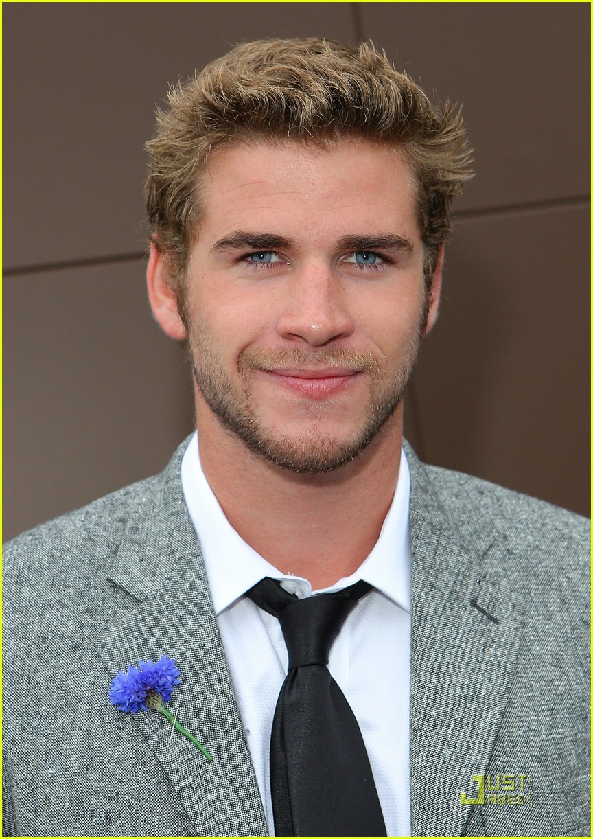 Liam Hemsworth: Melbourne Cup with Mom Leonie! | Photo 392531 - Photo ...