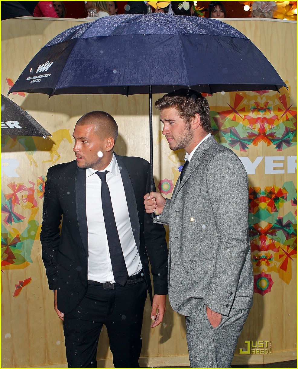 Liam Hemsworth: Melbourne Cup with Mom Leonie! | Photo 392532 - Photo ...