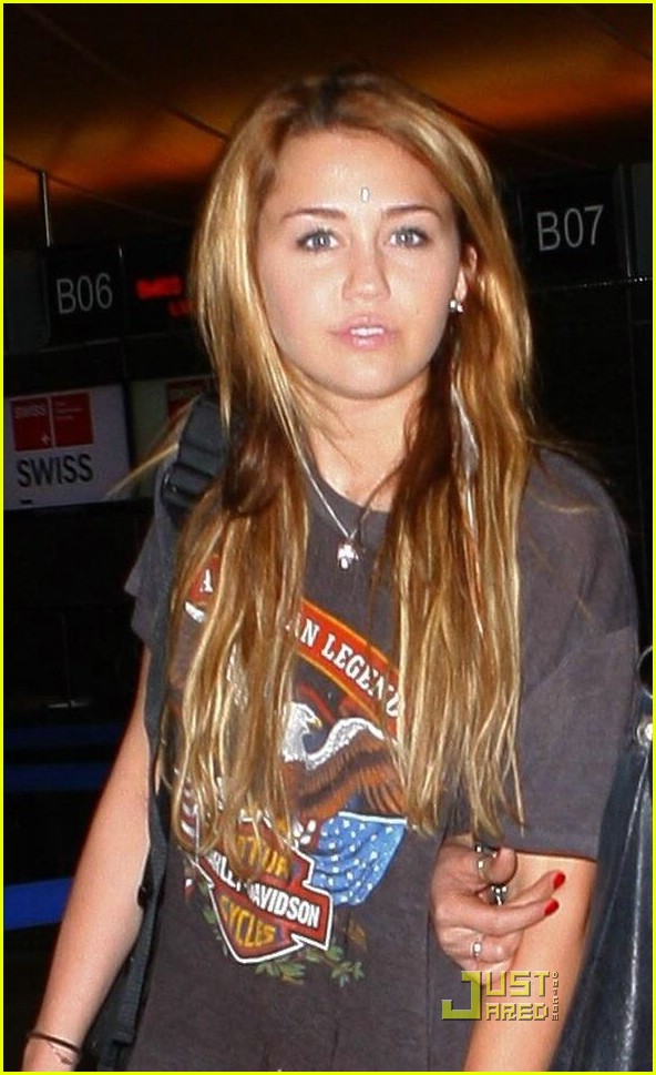 Miley Cyrus is Switzerland Smiley | Photo 392649 - Photo Gallery | Just ...