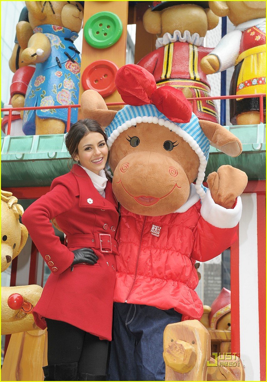 Victoria Justice: Macy's Thanksgiving Parade 2010! | Photo 395274 ...