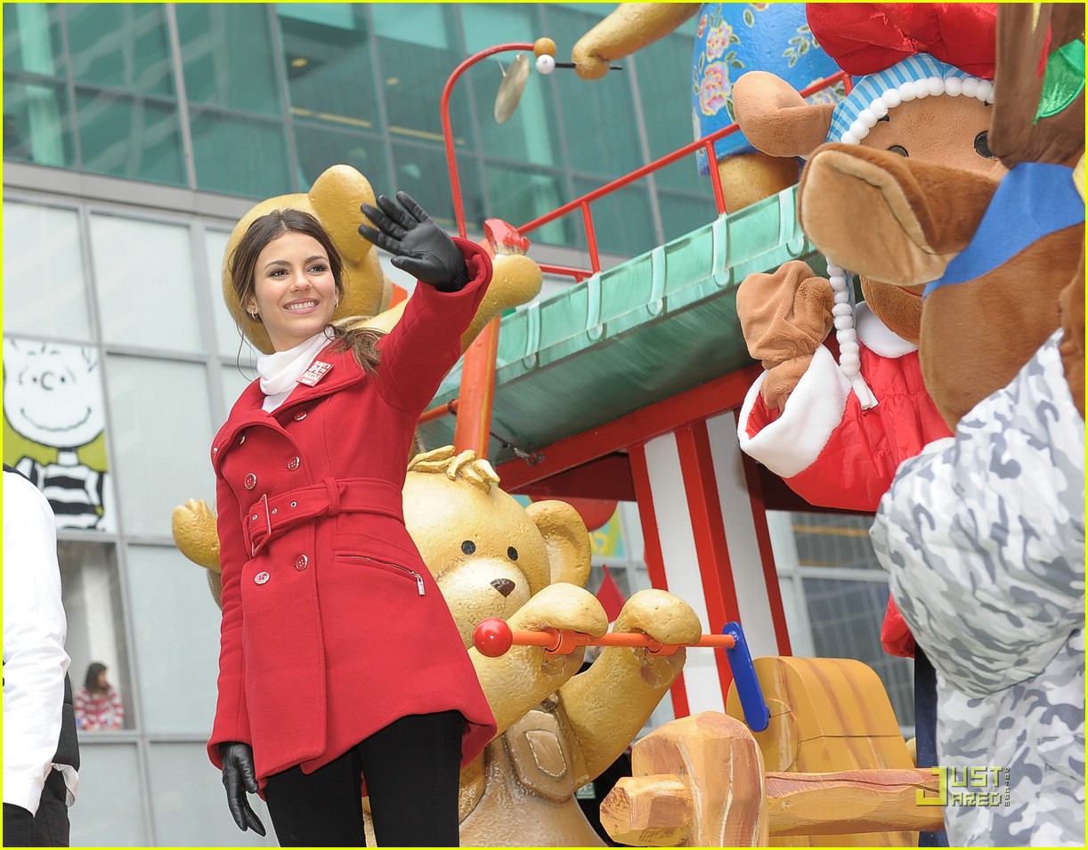 Victoria Justice: Macy's Thanksgiving Parade 2010! | Photo 395276 ...