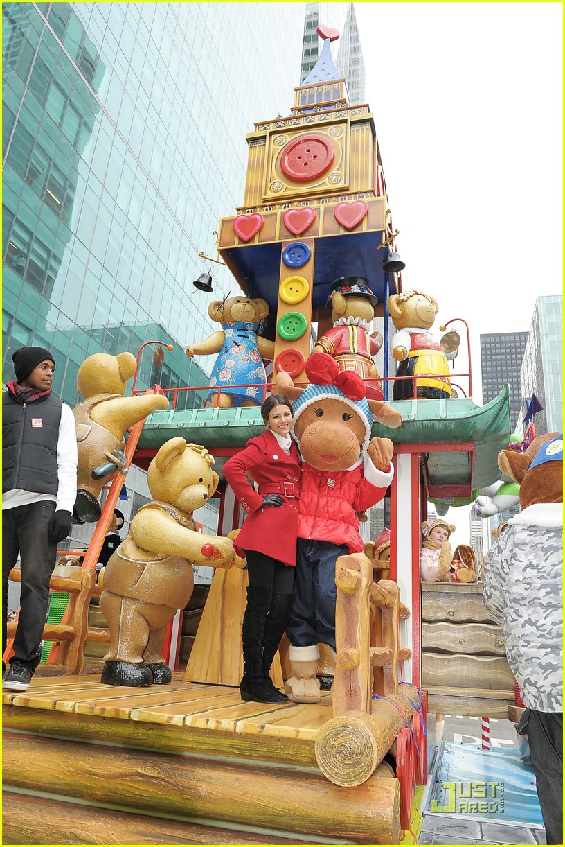 Victoria Justice: Macy's Thanksgiving Parade 2010! | Photo 395283 ...