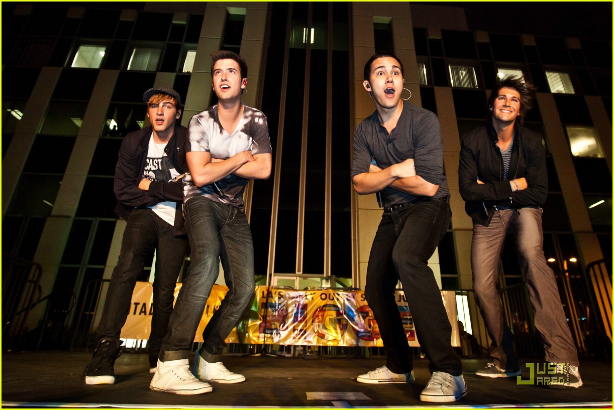 Big Time Rush Have a Citadel Christmas | Photo 396387 - Photo Gallery ...
