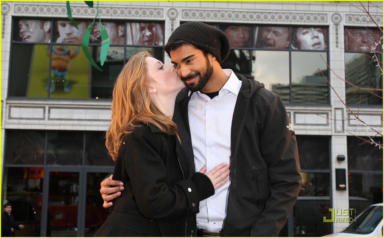 Charlotte Arnold & Raymond Ablack Share a 'Big Kiss' | Photo 396228 ...