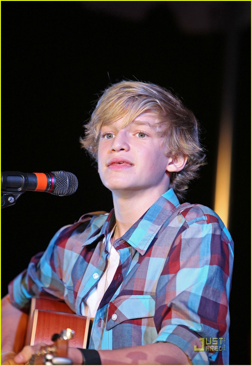 Cody Simpson: Christmas at Commerce | Photo 396087 - Photo Gallery ...