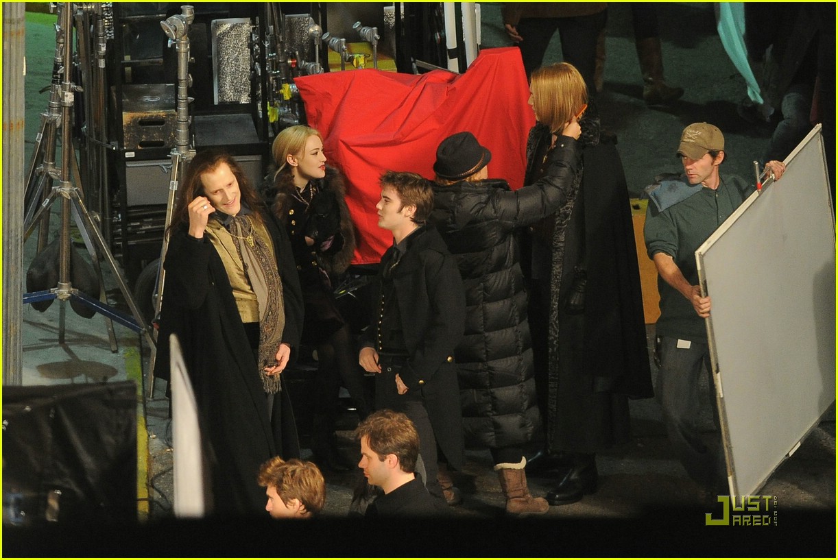 Dakota Fanning: Breaking Dawn Set Pics! | Photo 398049 - Photo Gallery ...