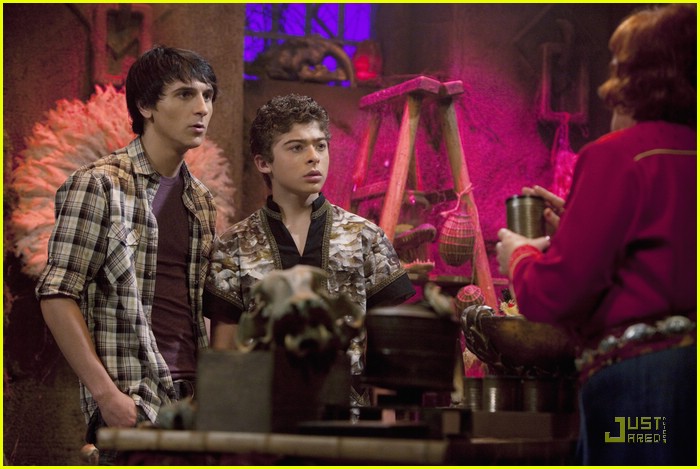 Doc Shaw is a Viking King! | Photo 398177 - Photo Gallery | Just Jared Jr.