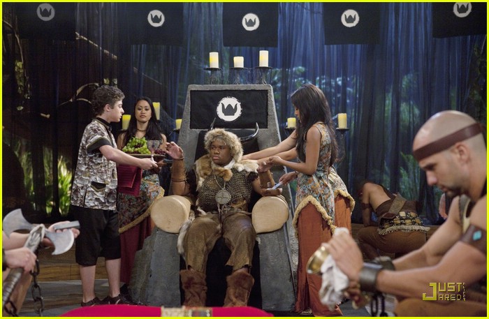 Doc Shaw is a Viking King! | Photo 398179 - Photo Gallery | Just Jared Jr.