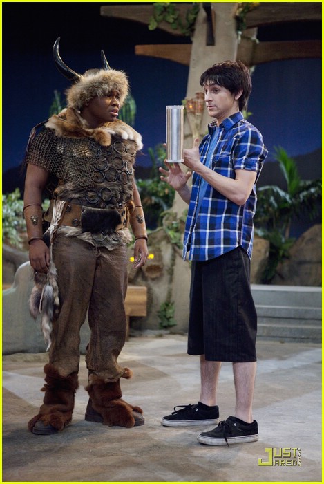Doc Shaw is a Viking King! | Photo 398186 - Photo Gallery | Just Jared Jr.