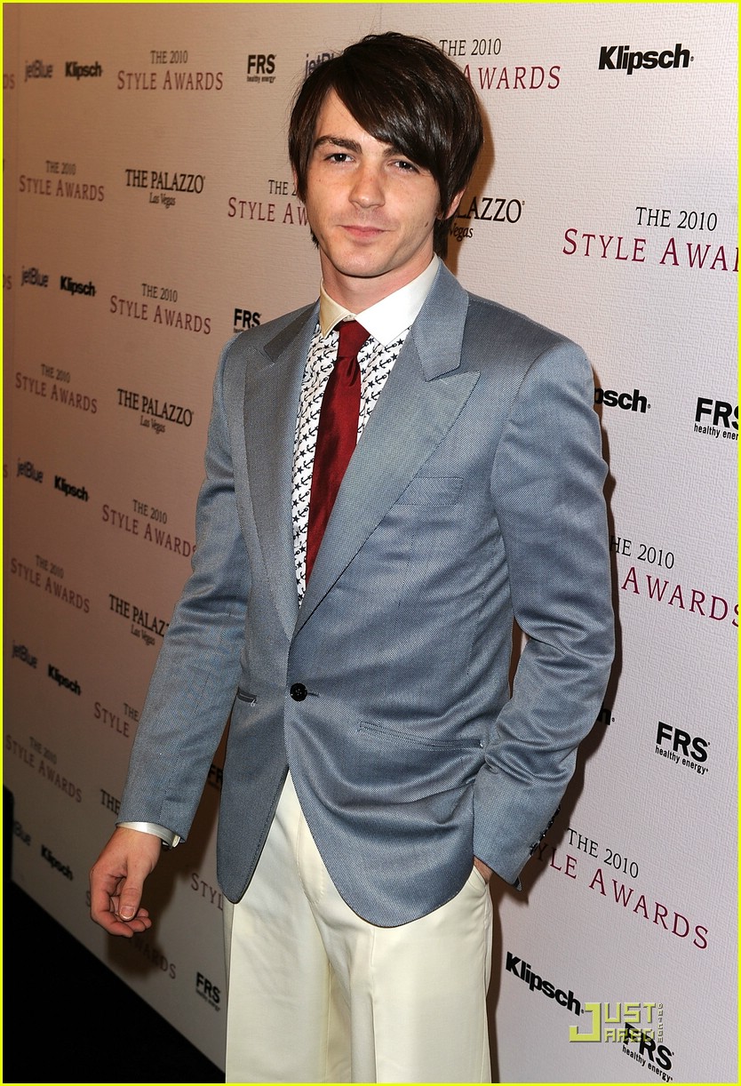 Drake Bell: Battle of the Brothers in Australia! | Photo 397599 - Photo ...