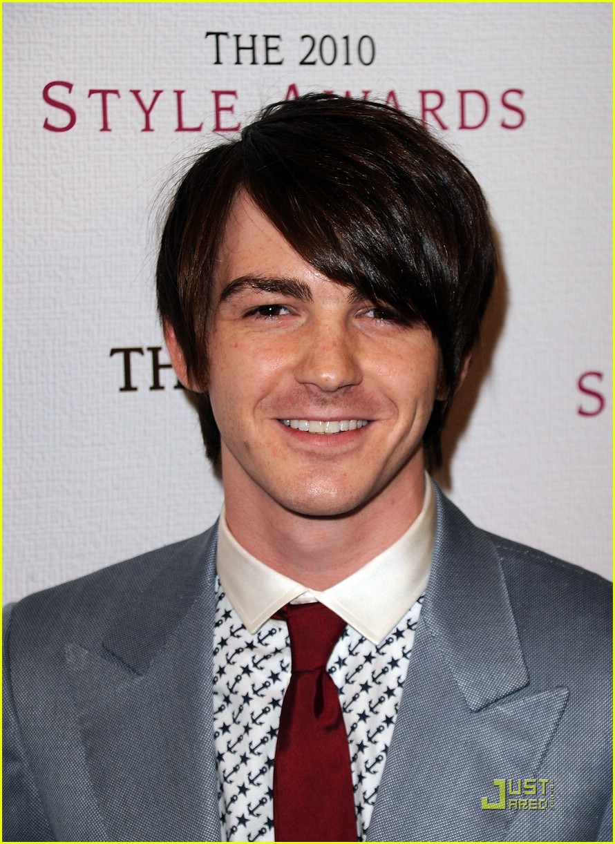 Drake Bell: Battle of the Brothers in Australia! | Photo 397604 - Photo ...