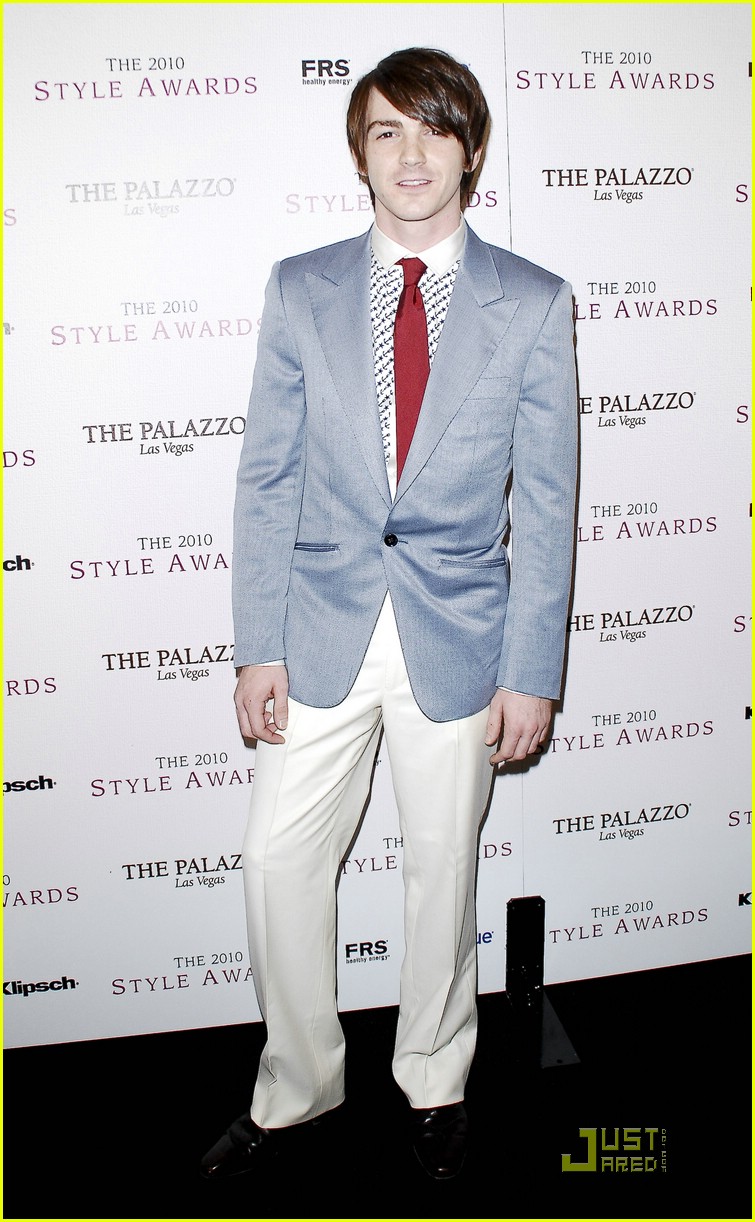 Drake Bell: Battle of the Brothers in Australia! | Photo 397608 - Photo ...