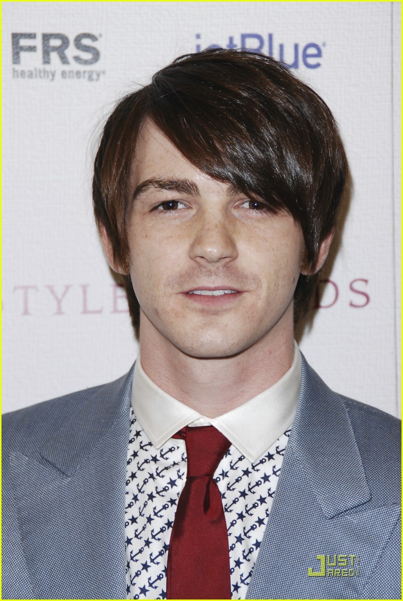 Drake Bell: Battle of the Brothers in Australia! | Photo 397609 - Photo ...