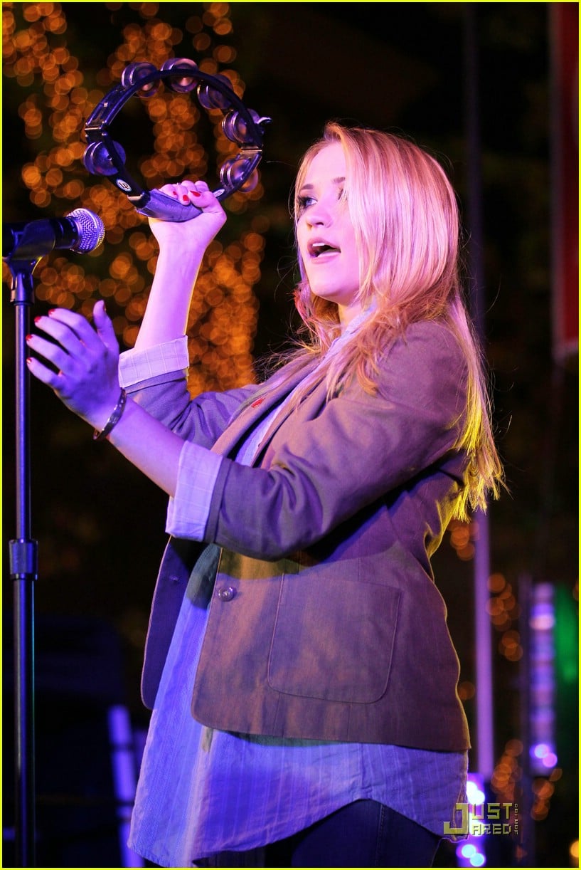 Emily Osment: Red Kettle Concert Cutie! | Photo 398032 - Photo Gallery ...