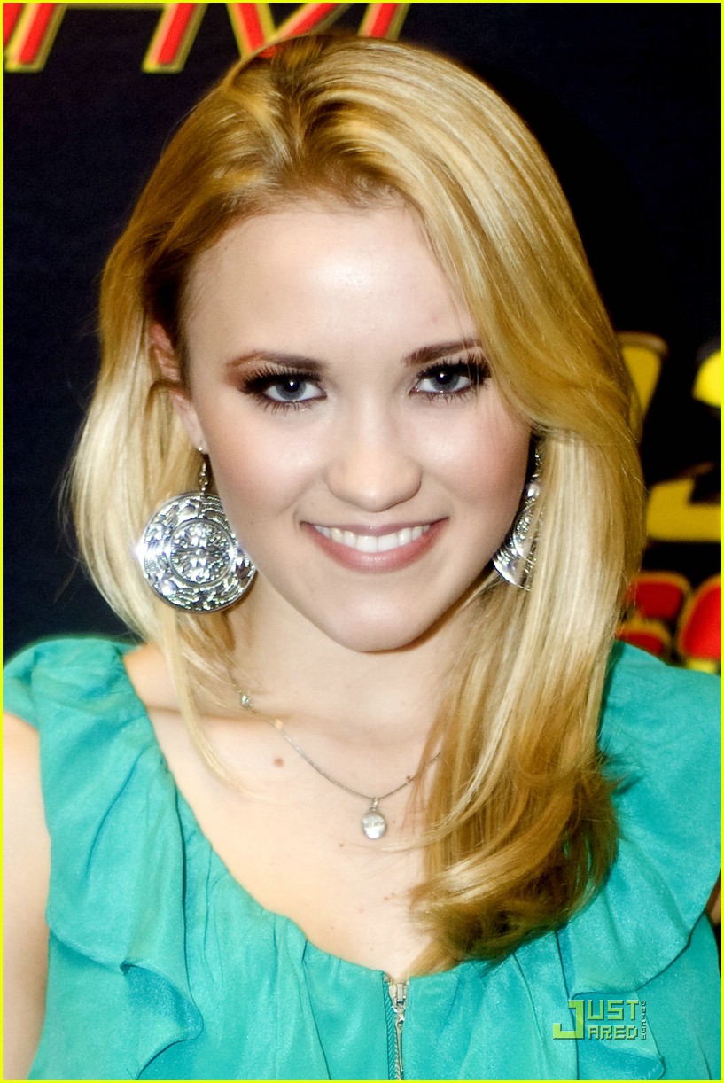 Emily Osment: Acoustic Session in the Studio | Photo 396356 - Photo ...