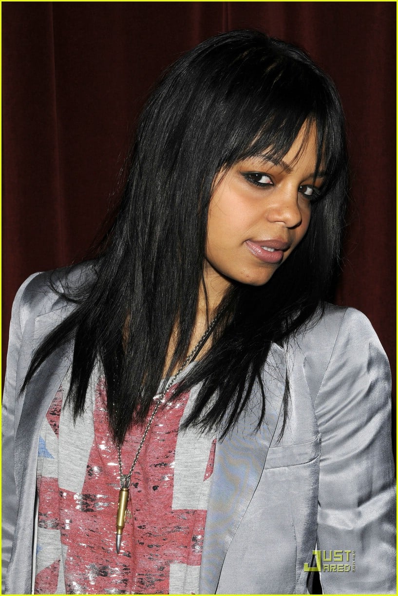 Fefe Dobson Doesn't Like AutoTune | Photo 397878 - Photo Gallery | Just ...