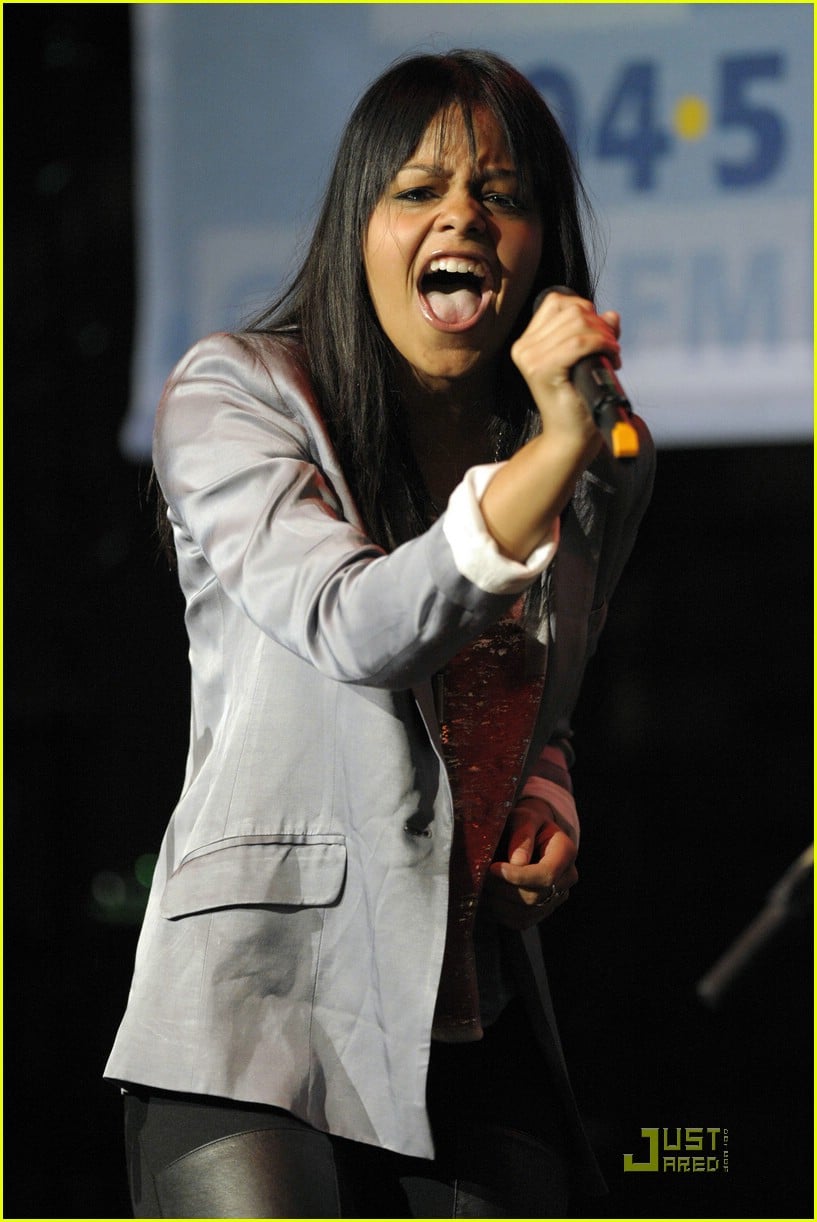 Fefe Dobson Doesn't Like AutoTune | Photo 397879 - Photo Gallery | Just ...