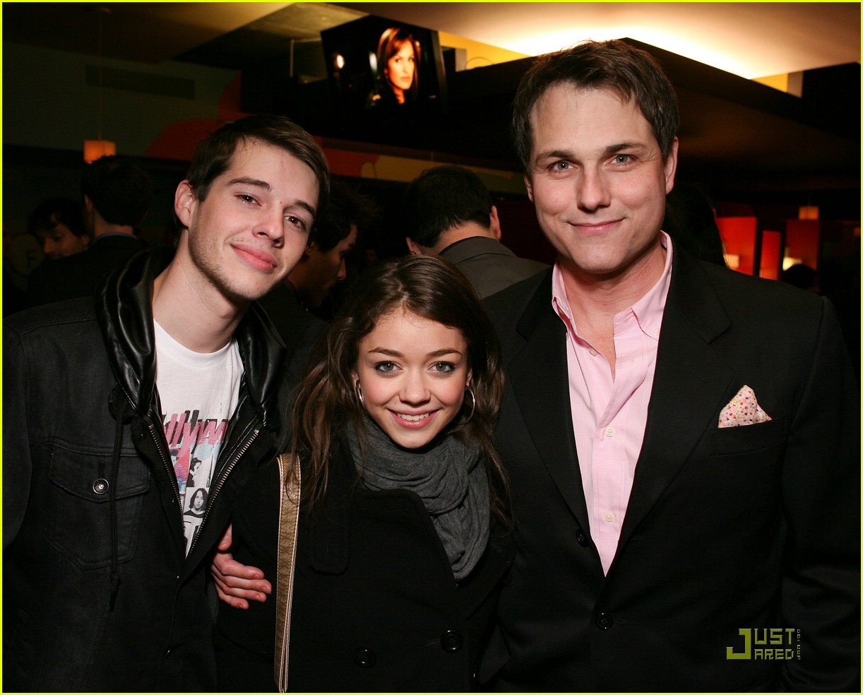 Sarah Hyland is 'Next To Normal' | Photo 396103 - Photo Gallery | Just ...