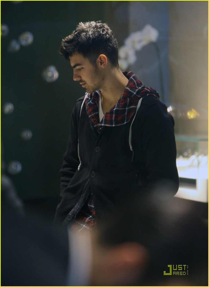 Joe Jonas: Rain, Rain, Go Away | Photo 398352 - Photo Gallery | Just ...
