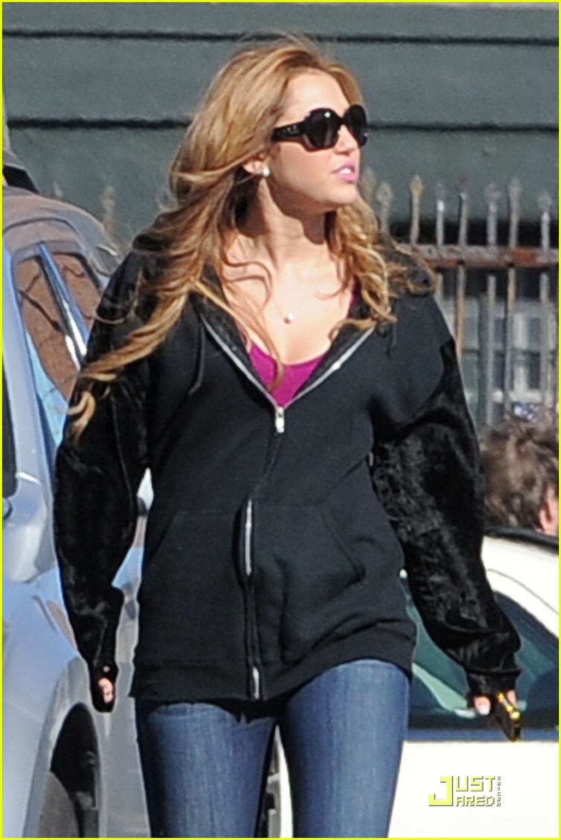 Miley Cyrus Goes 'Undercover' in New Orleans | Photo 397629 - Photo ...