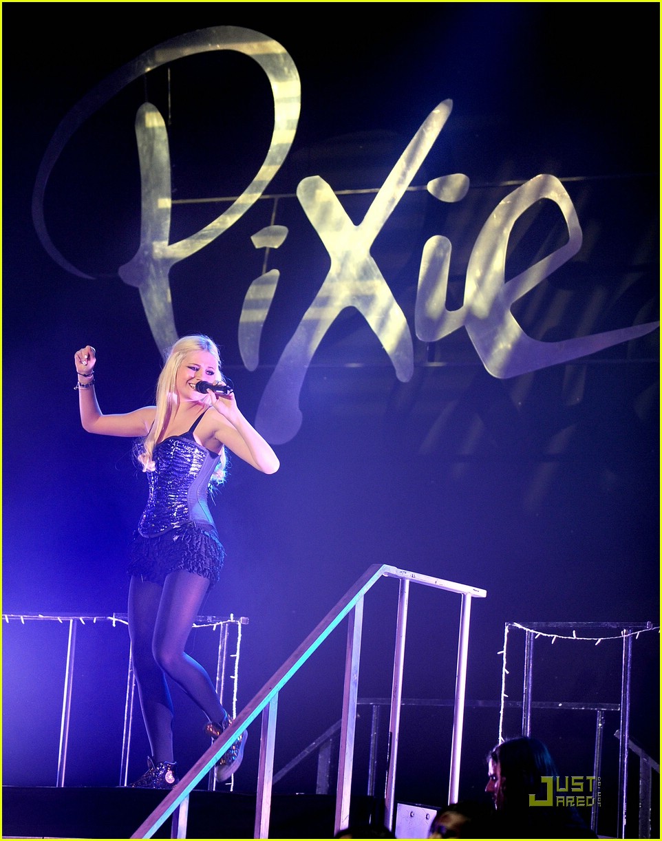 Pixie Lott Turns Into Tiger After Tour End | Photo 398345 - Photo ...