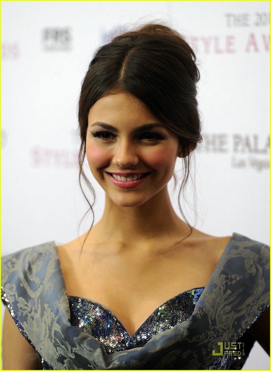 Full Sized Photo of victoria justice style awards 17 | Victoria Justice ...
