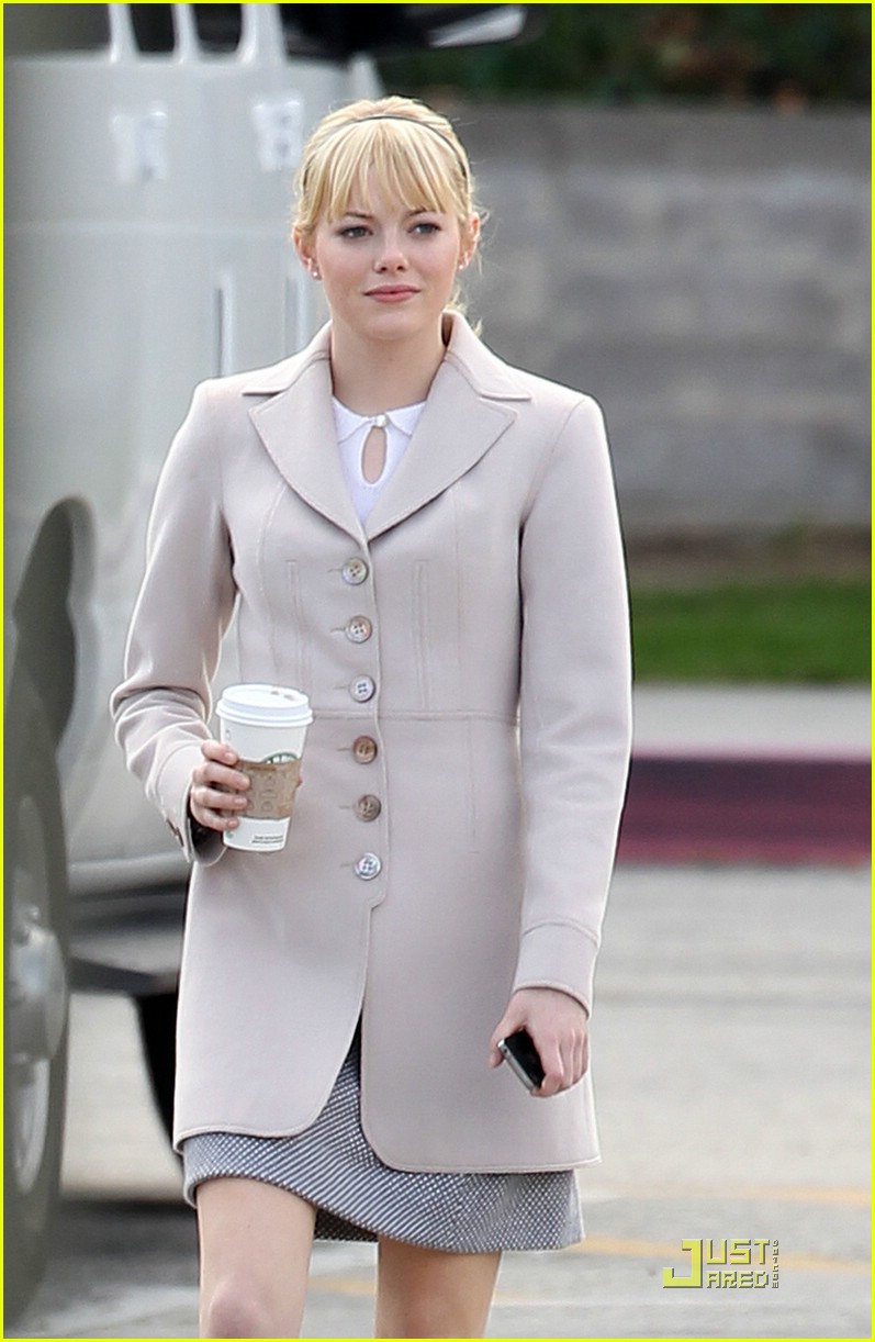 Emma Stone: Puppy Kisses! | Photo 399627 - Photo Gallery | Just Jared Jr.