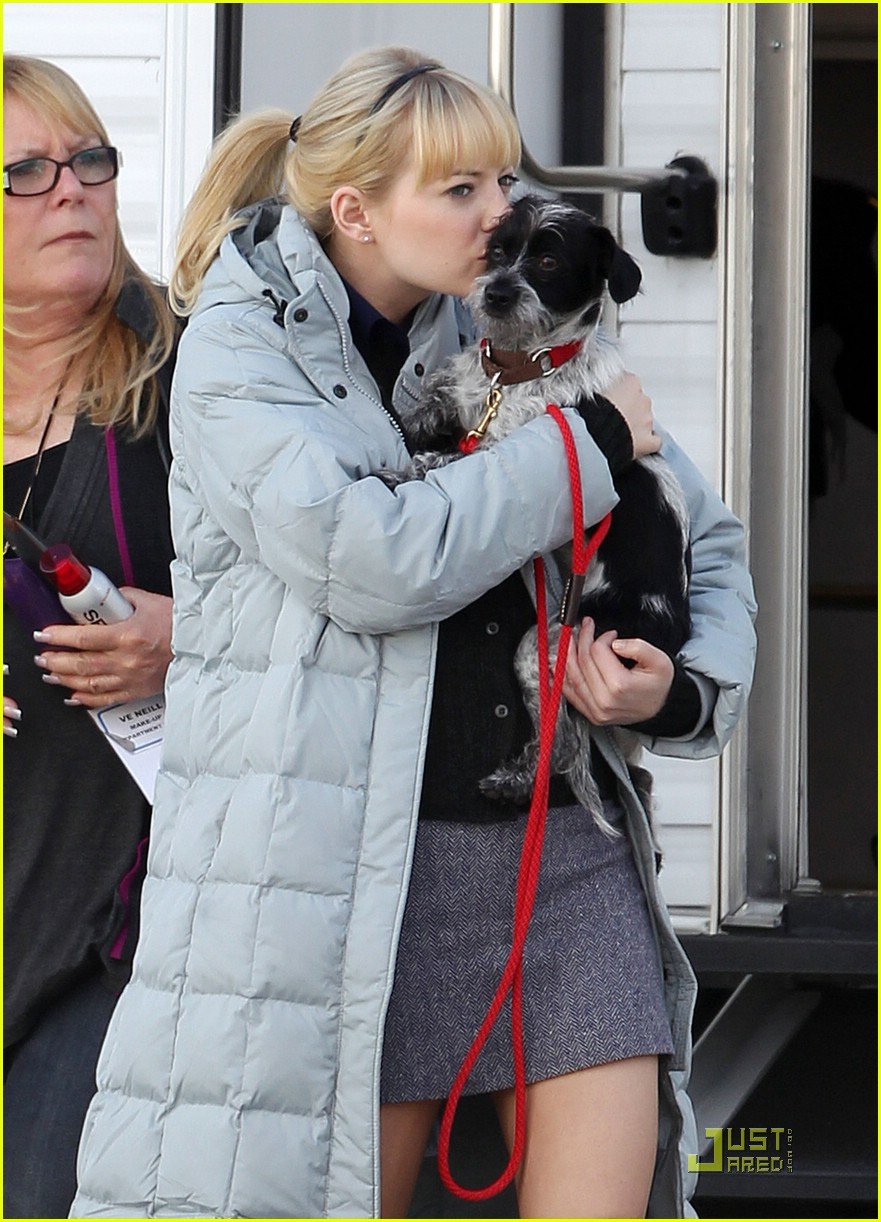 Emma Stone: Puppy Kisses! | Photo 399629 - Photo Gallery | Just Jared Jr.
