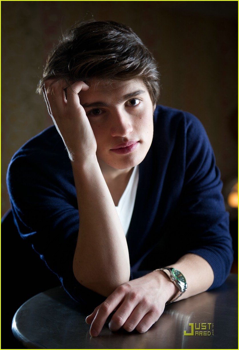 Full Sized Photo of gregg sulkin electra get look 22 | Gregg Sulkin ...