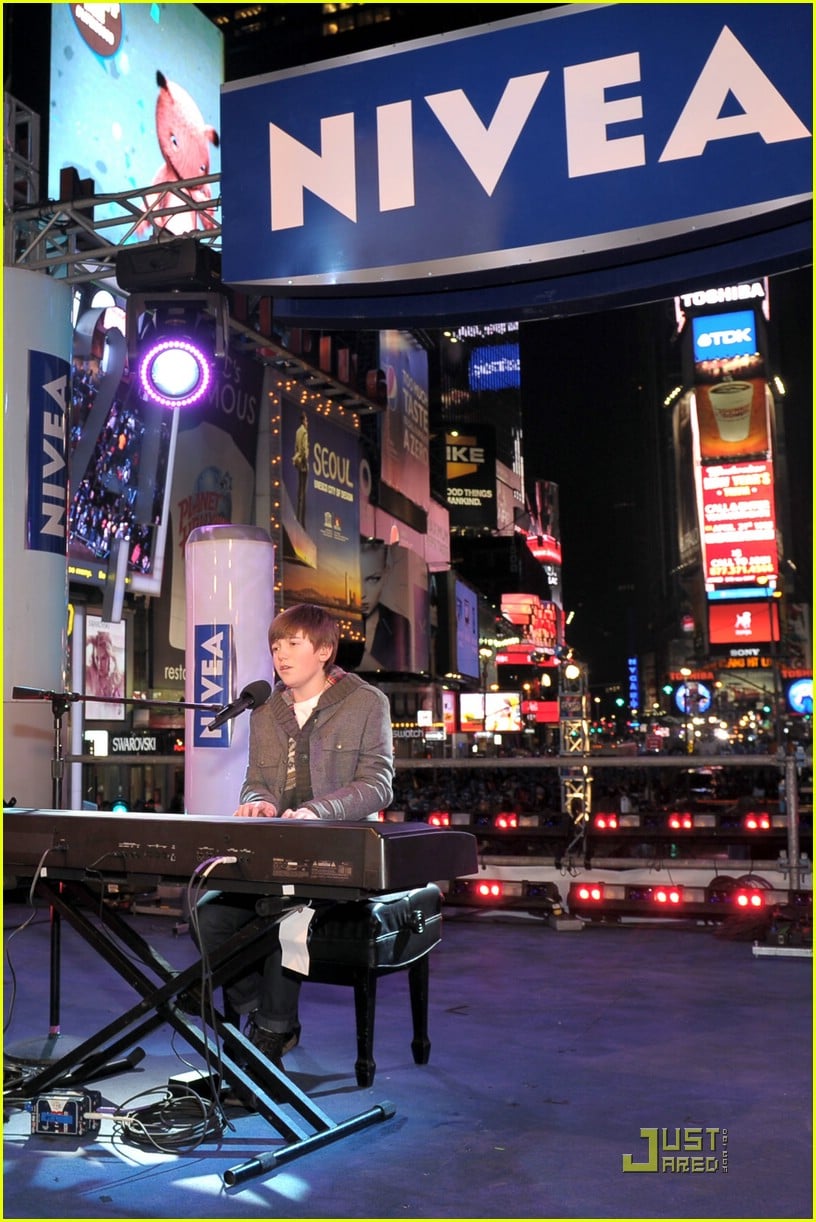 Greyson Chance: Prepare To Be Kissed on NYE! | Photo 399097 - Photo ...