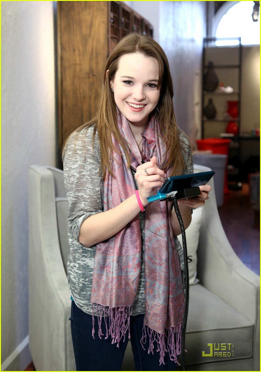 Kay Panabaker & Juno Temple: Sundance 'Little Birds' | Photo 401840 ...