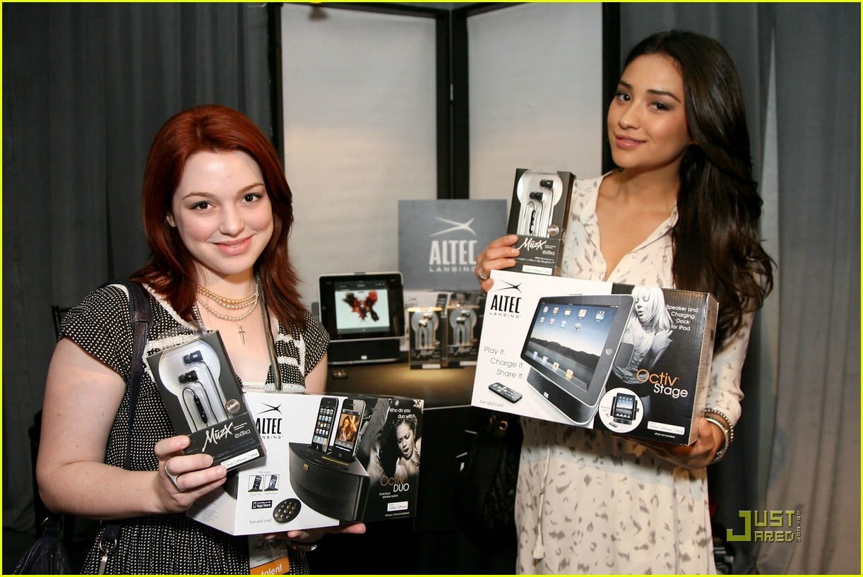 Shay Mitchell: I Met My Doppleganger! | Photo 401077 - Photo Gallery ...