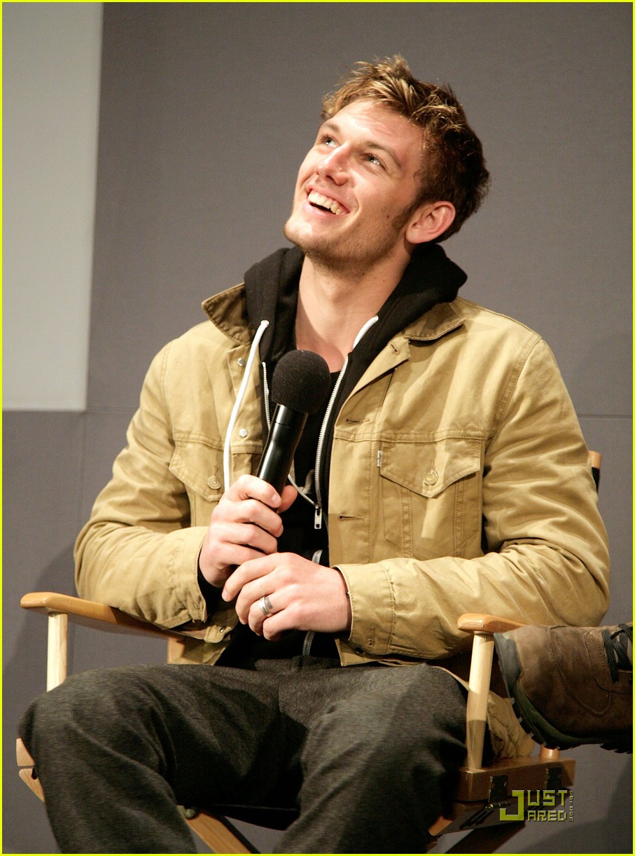 Alex Pettyfer: 'The Seventh Son' Star | Photo 403094 - Photo Gallery ...