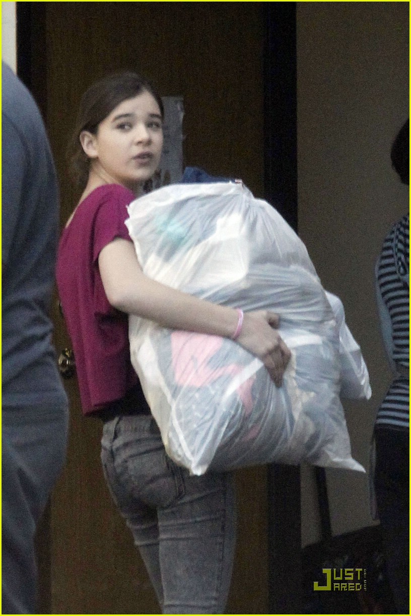 Hailee Steinfeld: 'True Grit Is an Adventure' | Photo 403507 - Photo ...