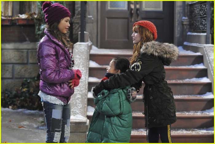 Bella Thorne & Caroline Sunshine: The Heat Is On | Photo 402732 - Photo ...