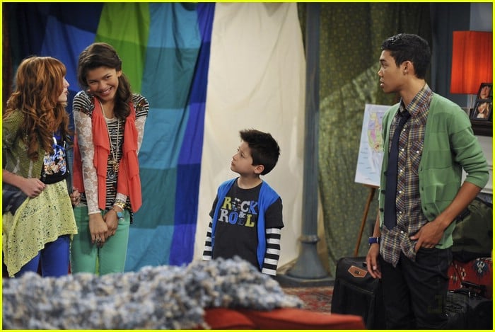 Bella Thorne & Caroline Sunshine: The Heat Is On | Photo 402736 - Photo ...