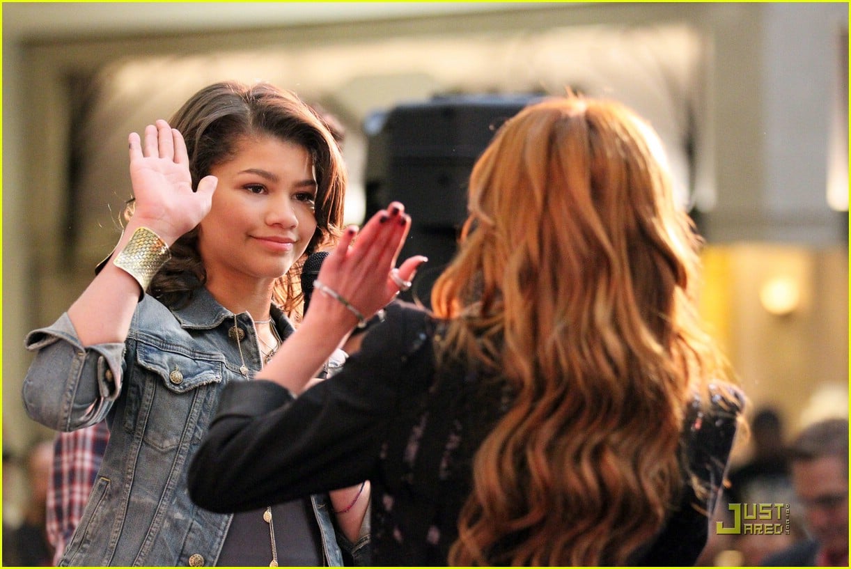Zendaya & Bella Thorne 'Shake Up' Millions of Milkshakes | Photo 407124 ...