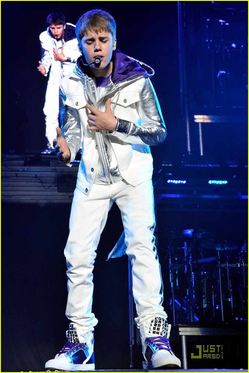 Full Sized Photo of justin bieber birmingham concert 12 | Justin Bieber ...