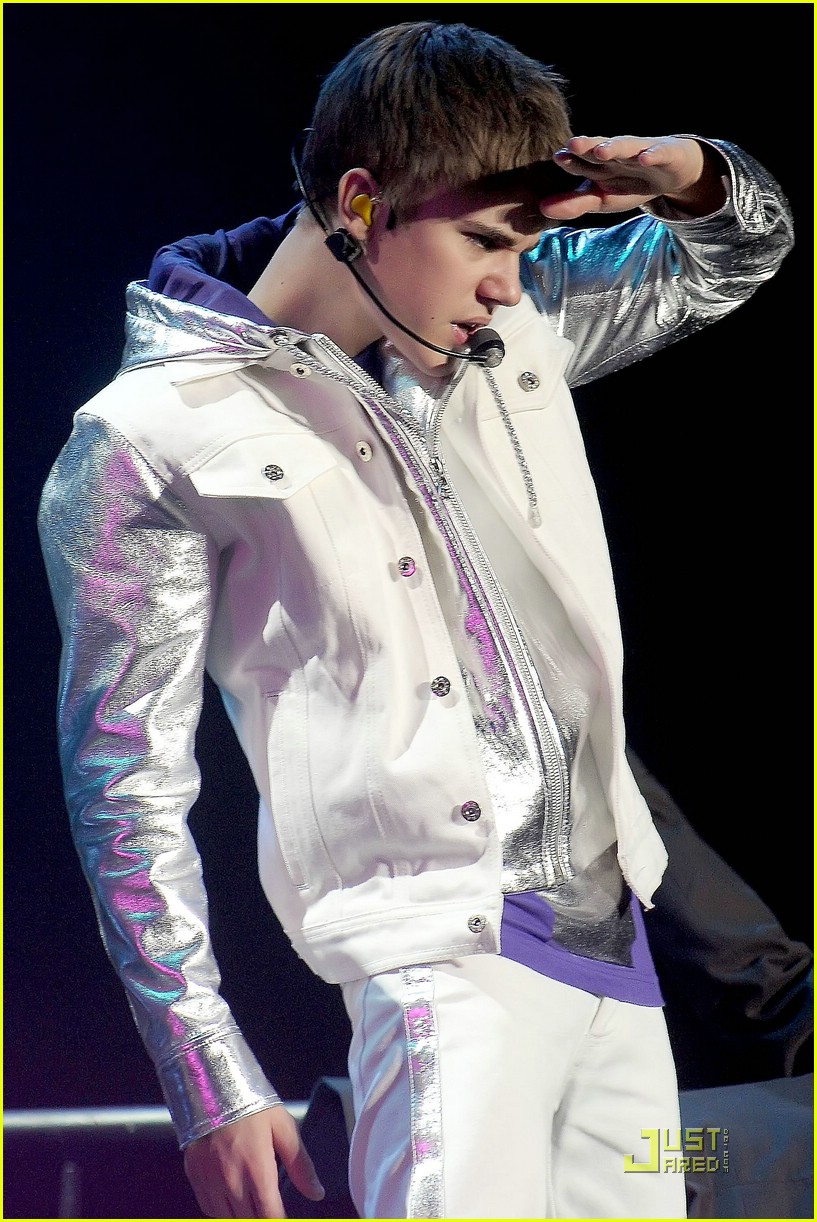 Justin Bieber: Roshon Fegan Wants You on Shake It Up! | Photo 408494 ...