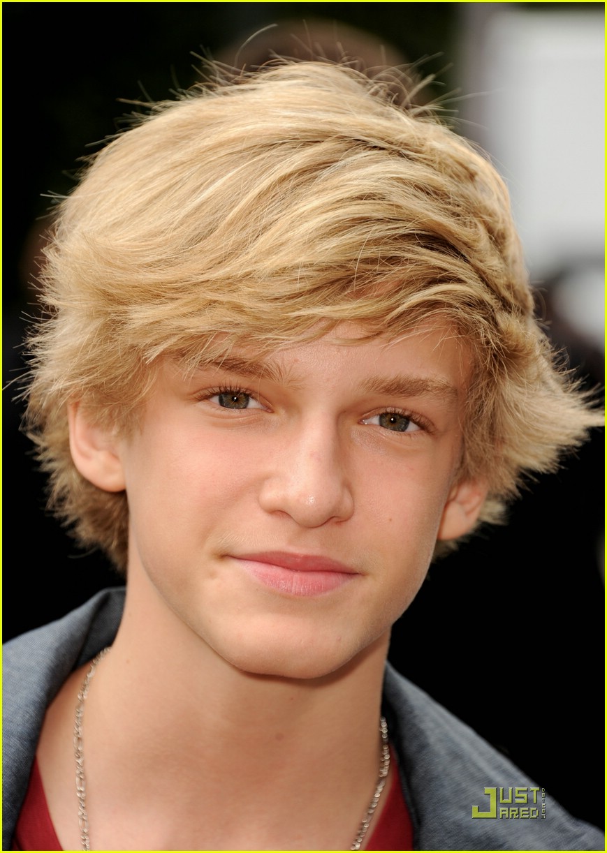Cody Simpson Hippity 'Hop's To Universal City | Photo 410795 - Photo ...