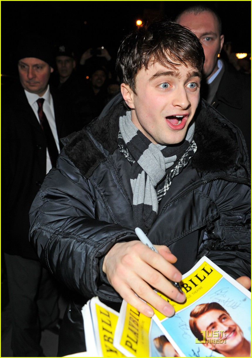 Daniel Radcliffe 'Succeeds' with Smiles | Photo 406900 - Photo Gallery ...